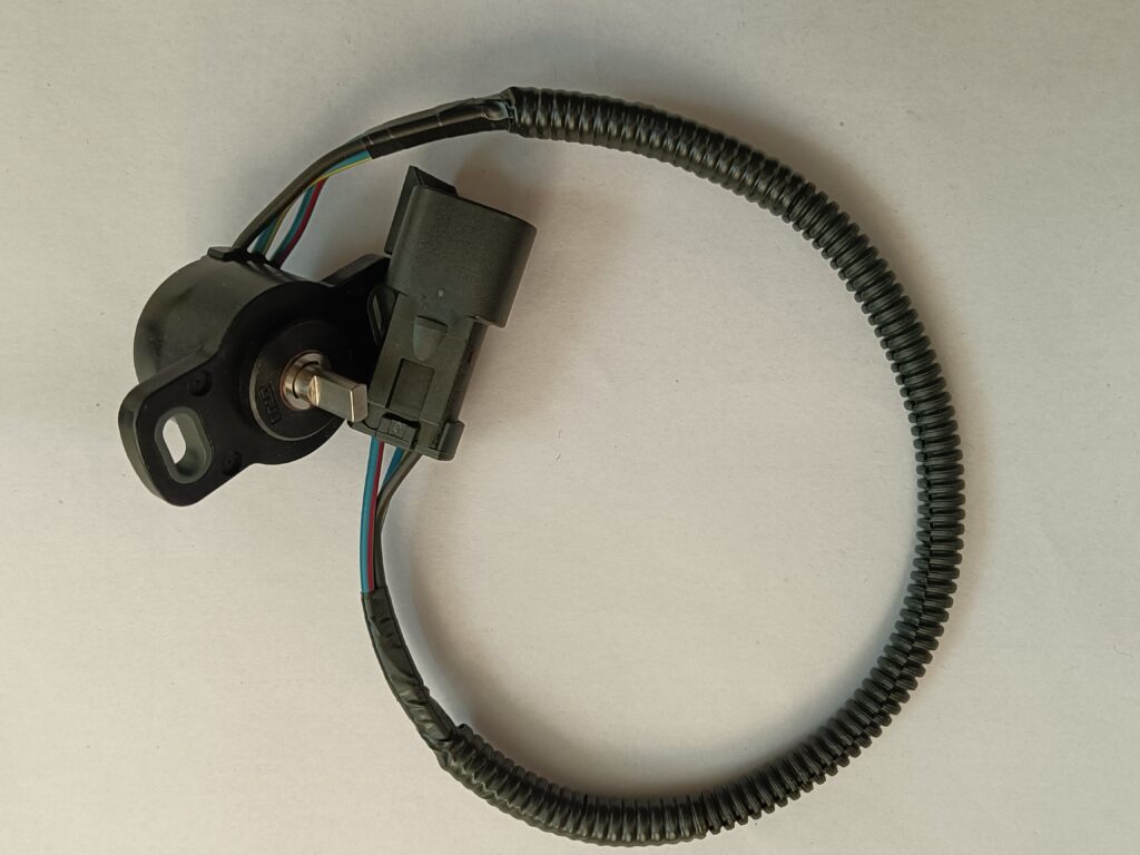 OEM HIGH QUILATY KOMATSU D375 BULLDOZER BLADE CONTROL PILOT VALVE 702 ...